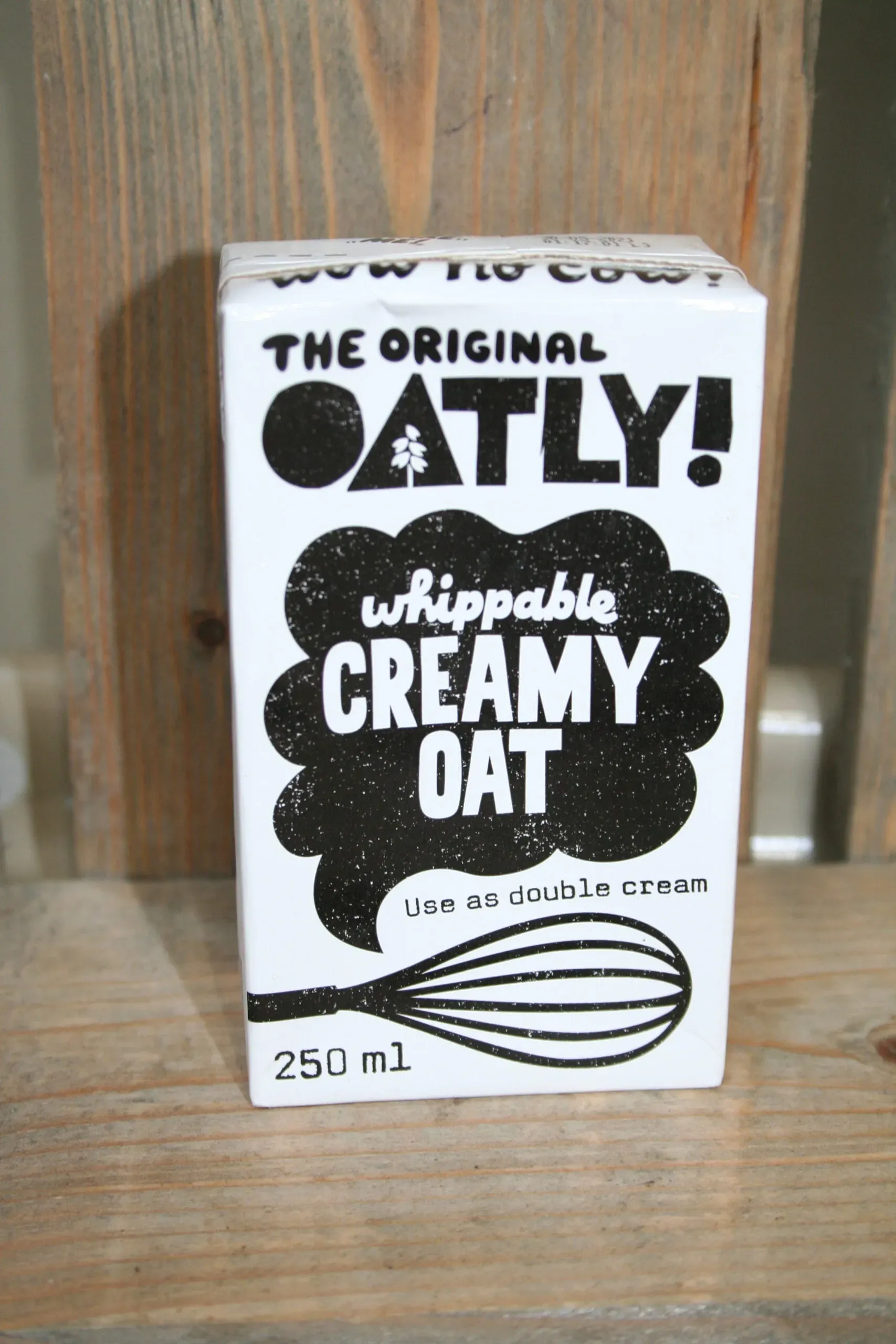 OATLY Organic Chilled Creamy Whippable Creamy Oat (250ml) - Organically ...